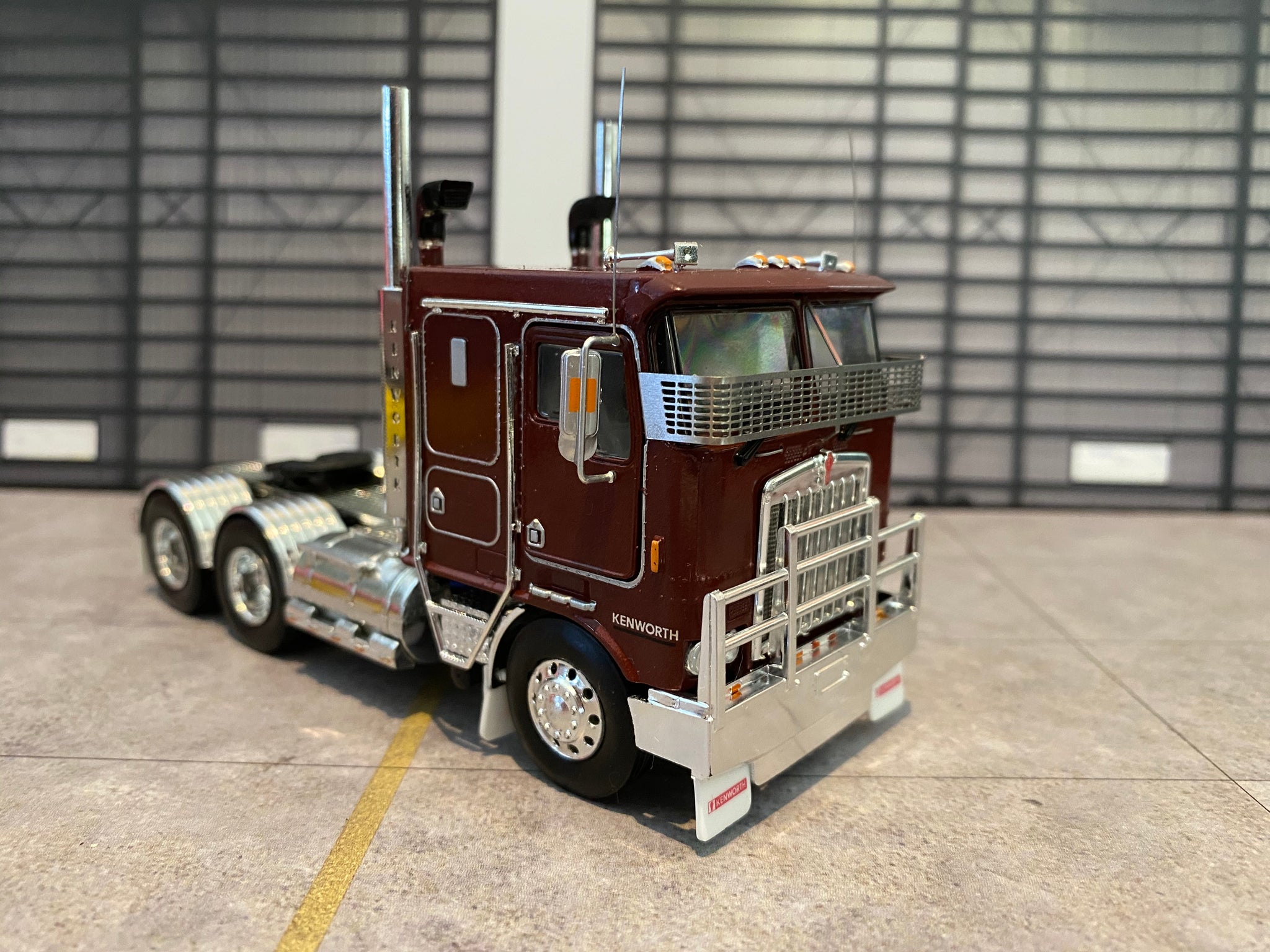 K100G KENWORTH DIECAST MODEL– iconicreplicas