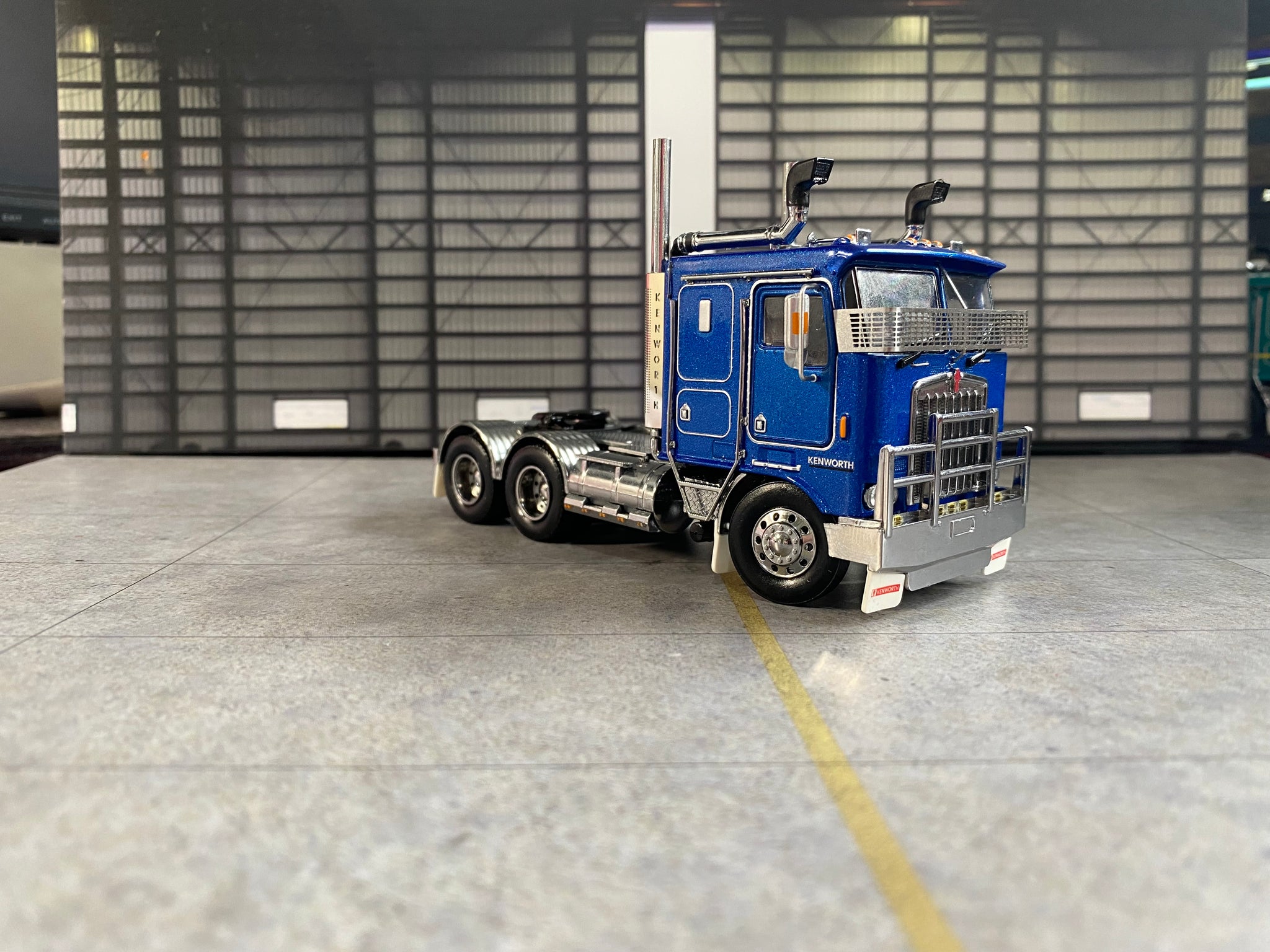 K100G KENWORTH DIECAST MODEL– iconicreplicas