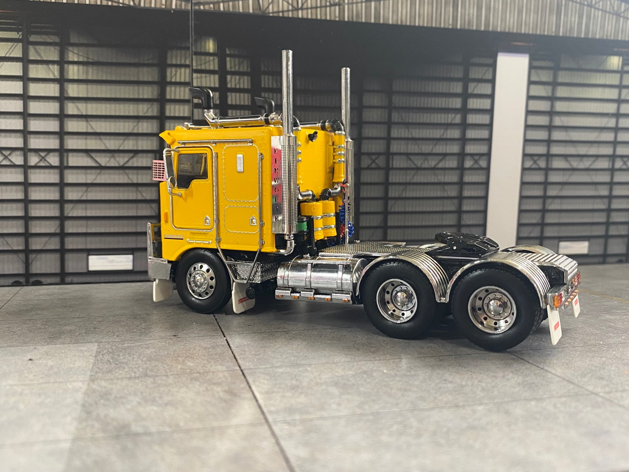 K100G KENWORTH DIECAST MODEL– iconicreplicas